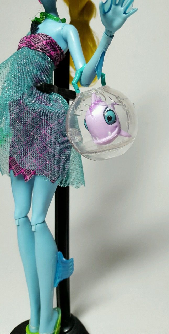 Monster High 13 Wishes Freshwater Lagoona Blue Doll with Pet Fish ...